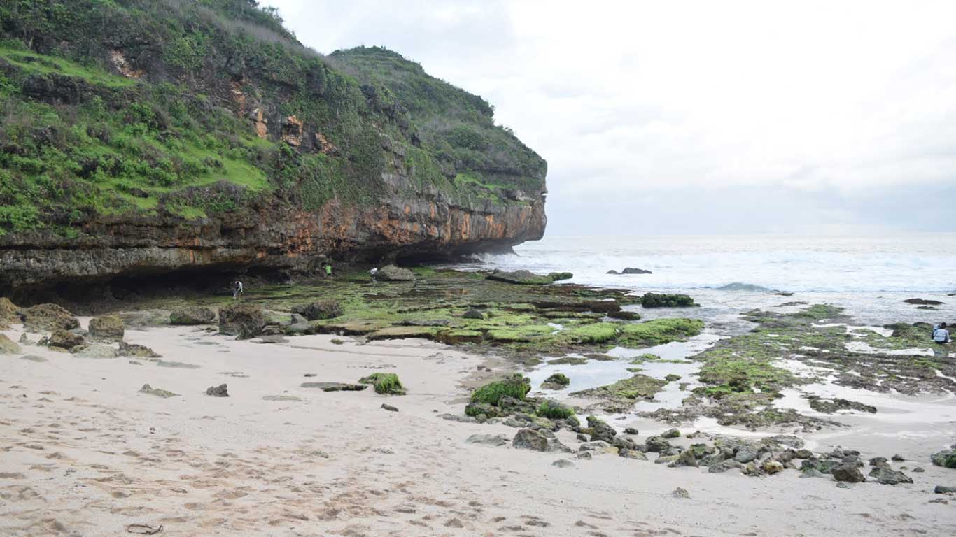 Pantai Butuh ?️ HTM, Rute, Foto & Ulasan Pengunjung