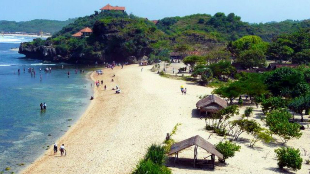 Pantai Sundak ?️ HTM, Rute, Foto & Ulasan Pengunjung