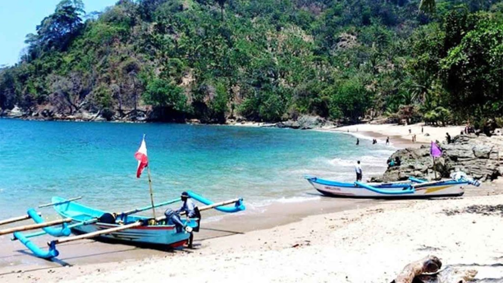 Pantai Gatra 🏖️ HTM, Rute, Foto & Ulasan Pengunjung