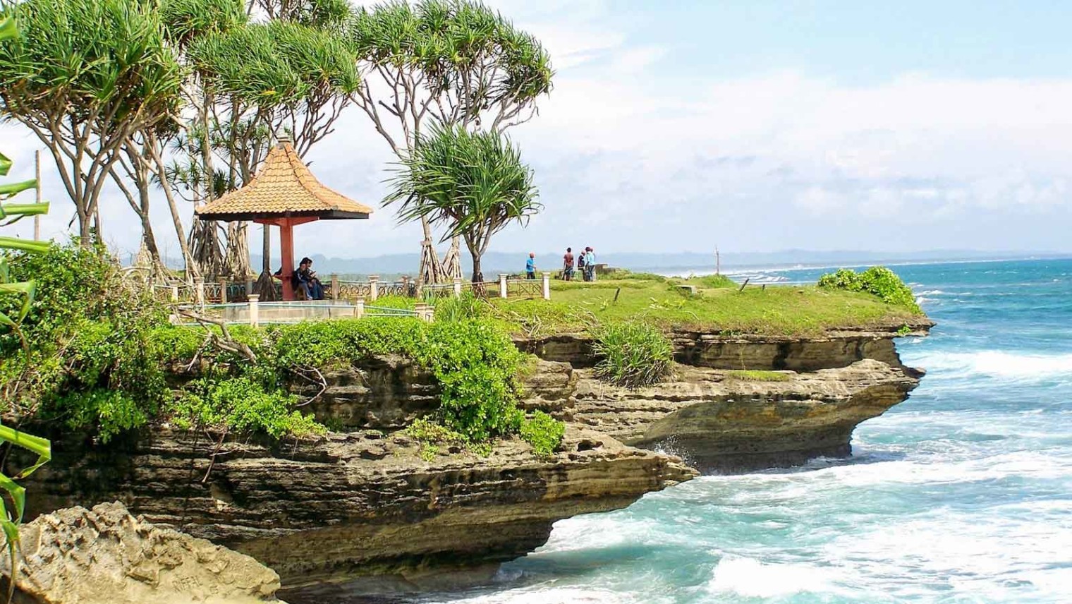 Pantai Tanjung Lesung 🏖️ HTM, Rute, Foto & Ulasan Pengunjung