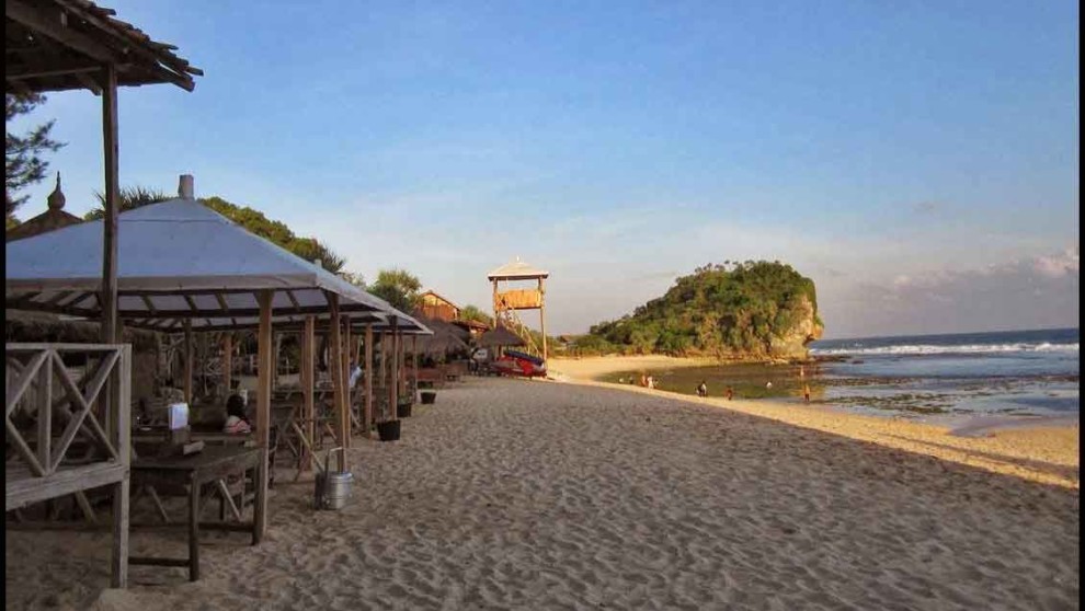 Pantai Wisata Ngebum ?️ HTM, Rute, Foto & Ulasan Pengunjung