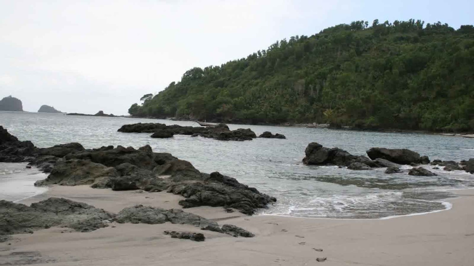 Pantai Mabak 🏖️ HTM, Rute, Foto & Ulasan Pengunjung