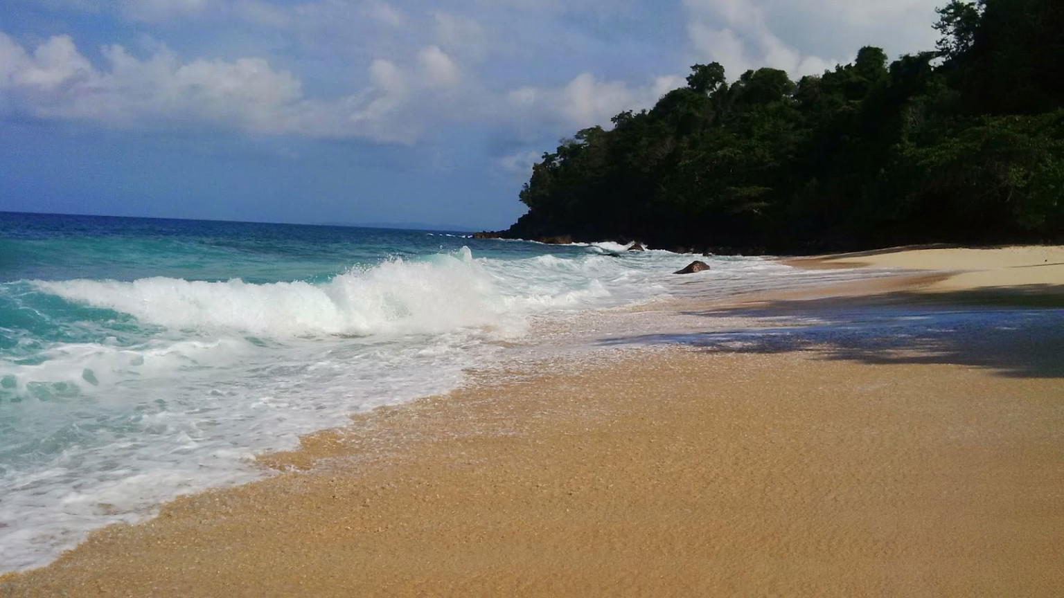 Pantai Tanjung Lesung 🏖️ HTM, Rute, Foto & Ulasan Pengunjung