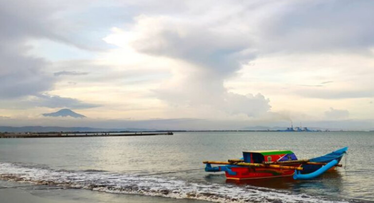 Pantai Teluk Penyu ?️ HTM, Rute, Foto & Ulasan Pengunjung