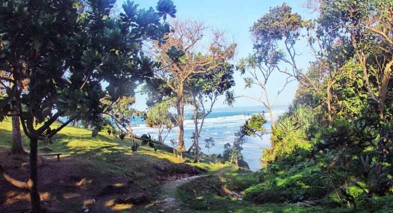 Pantai Karang Nini ?️ HTM, Rute, Foto & Ulasan Pengunjung