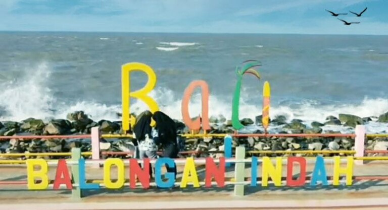 Pantai Balongan Indah ?️ HTM, Rute, Foto & Ulasan Pengunjung