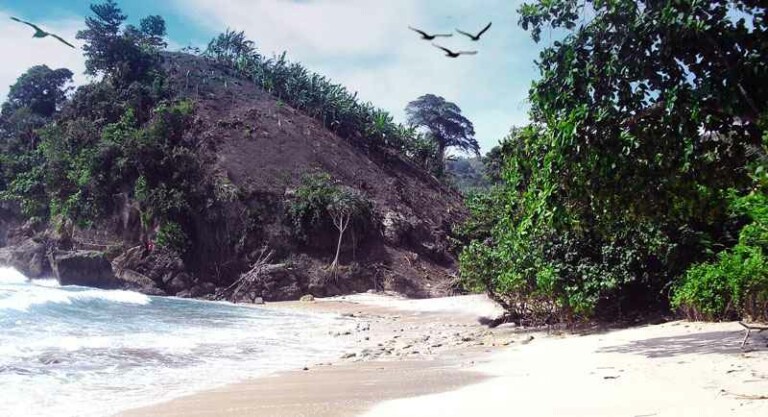 Pantai Godeg ?️ HTM, Rute, Foto & Ulasan Pengunjung