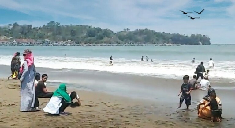 Pantai Sidem 🏖️ HTM, Rute, Foto & Ulasan Pengunjung