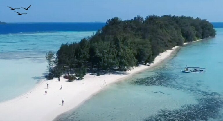 Pantai Pulau Cemara ?️ HTM, Rute, Foto & Ulasan Pengunjung